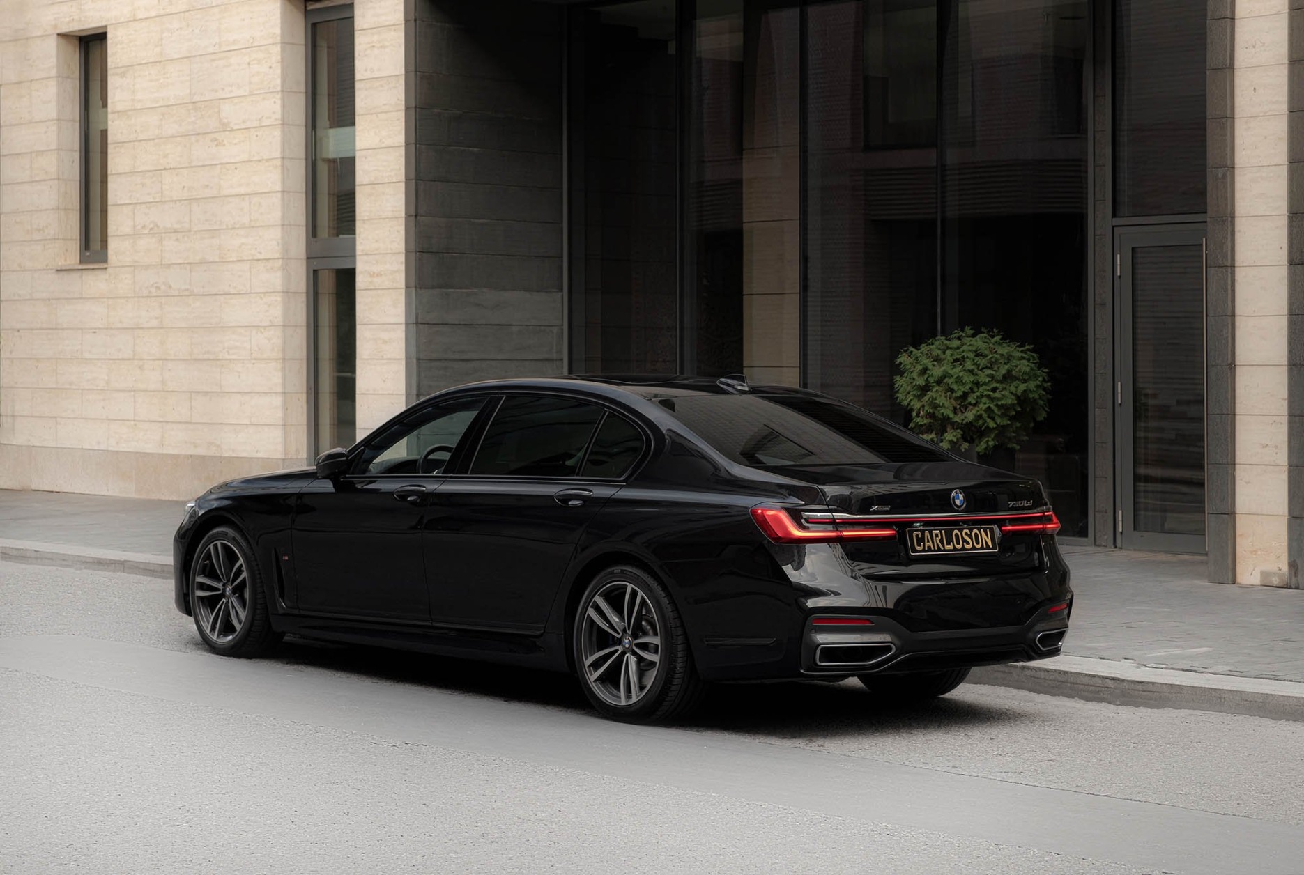 Аренда BMW 730Ld xDrive в Санкт-Петербурге — КАСКО, поддержка 24/7